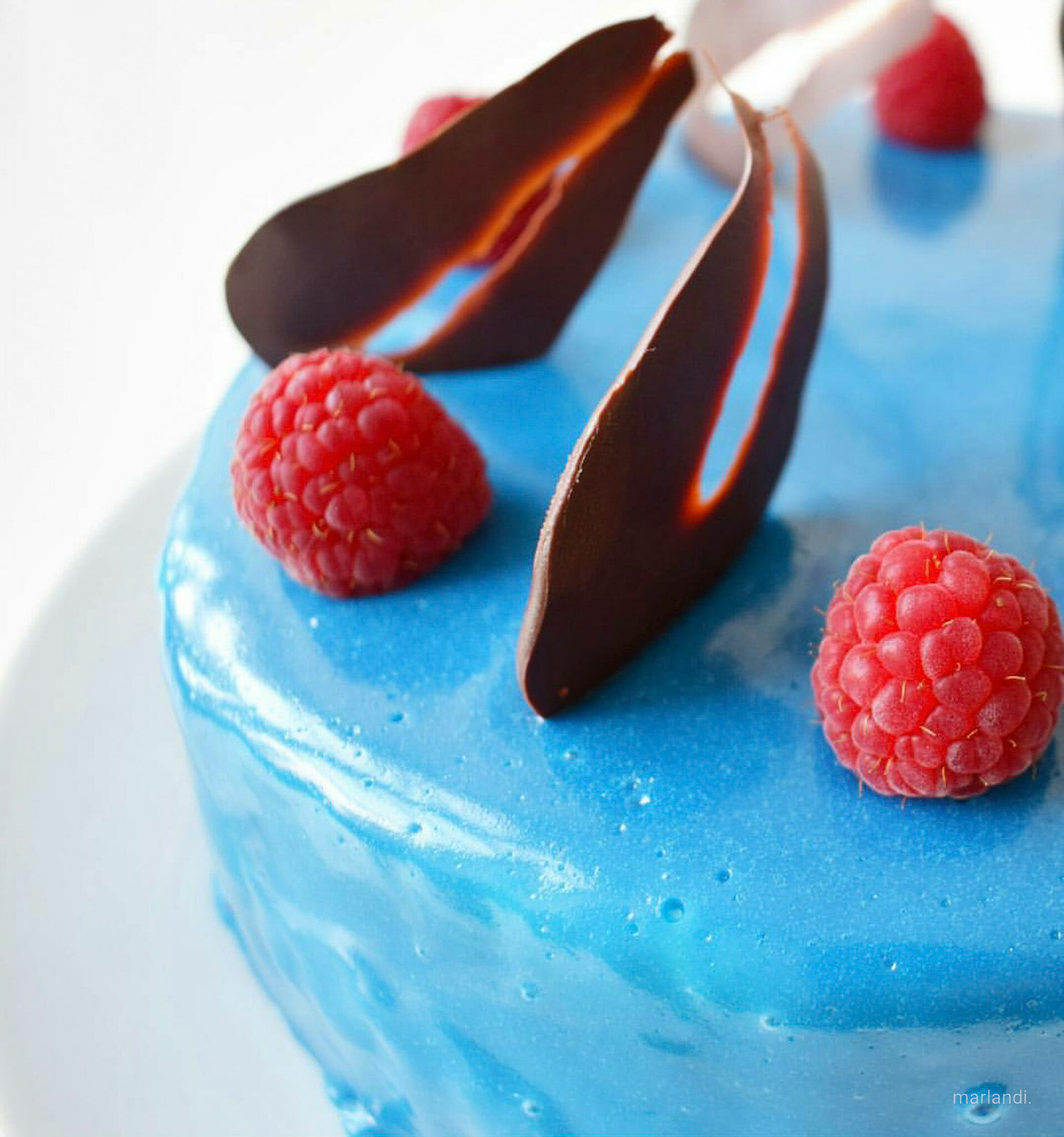Mirror-Glaze-Cake - Blue Chocolate Berry Dream | marlandi.